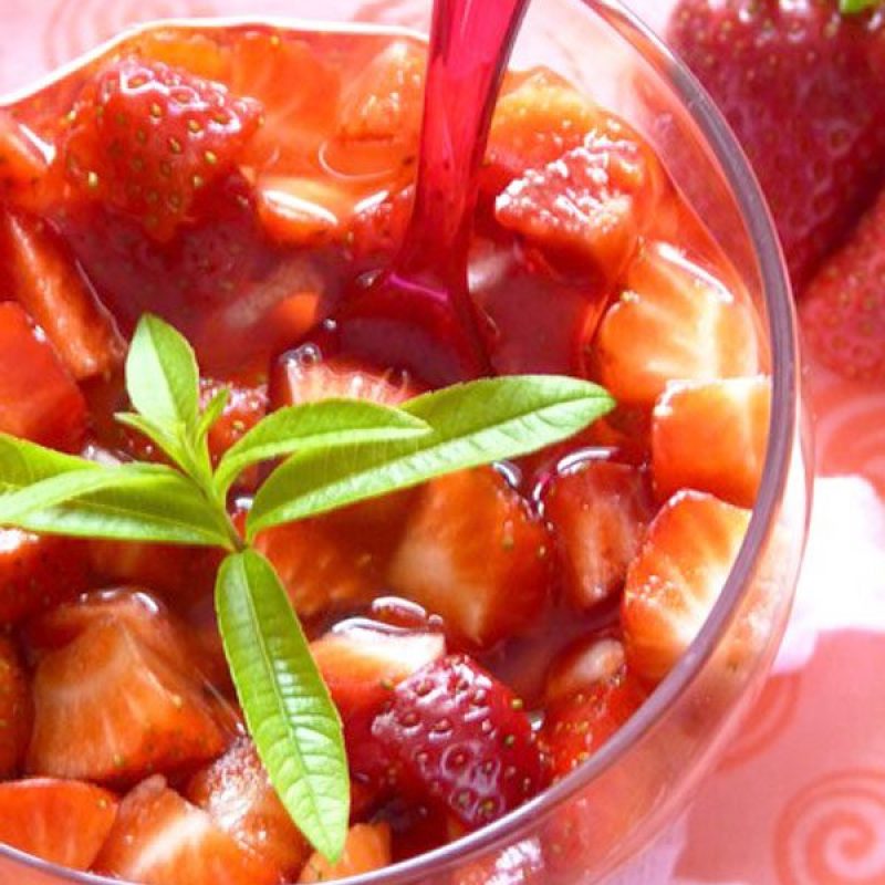 Fresh Strawberry Salad Recipe — Eatwell101