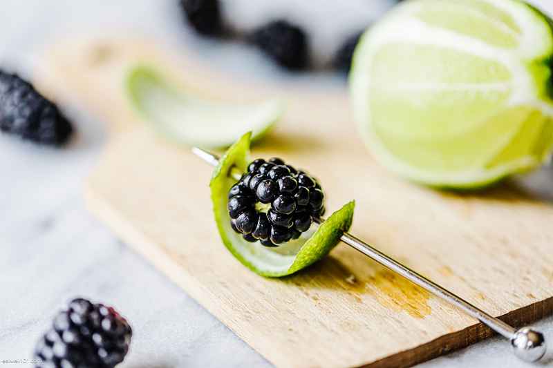 Hawaiian Pineapple Cosmopolitan Cocktail Recipe — Eatwell101