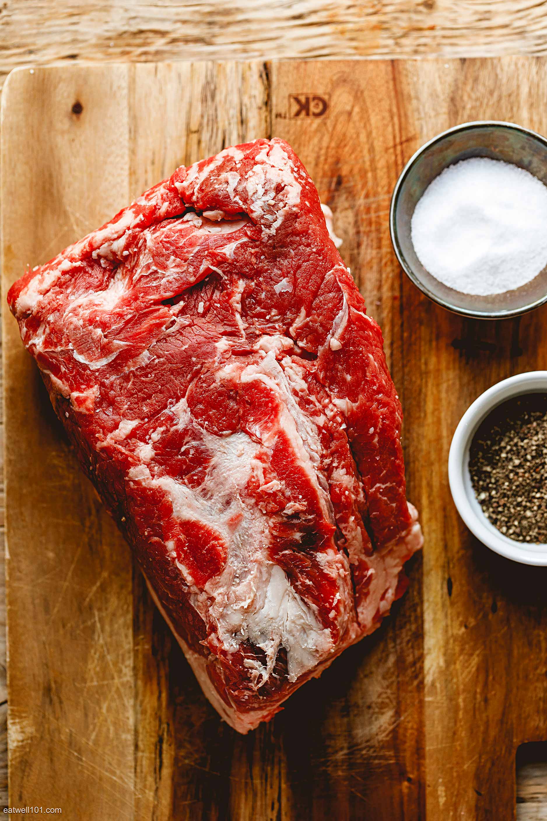 Roast Beef Recipe With Garlic Butter Potatoes How To Slow Roast Beef — Eatwell101